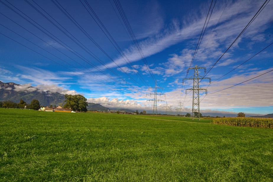 Should You Cut Ties With Your Electrical Grid? On vs. Off-Grid Living