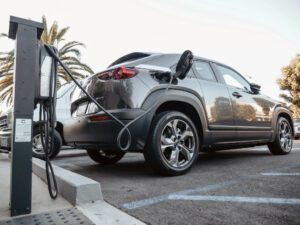Understanding Electric Vehicles: EVs vs. Internal Combustion Engines